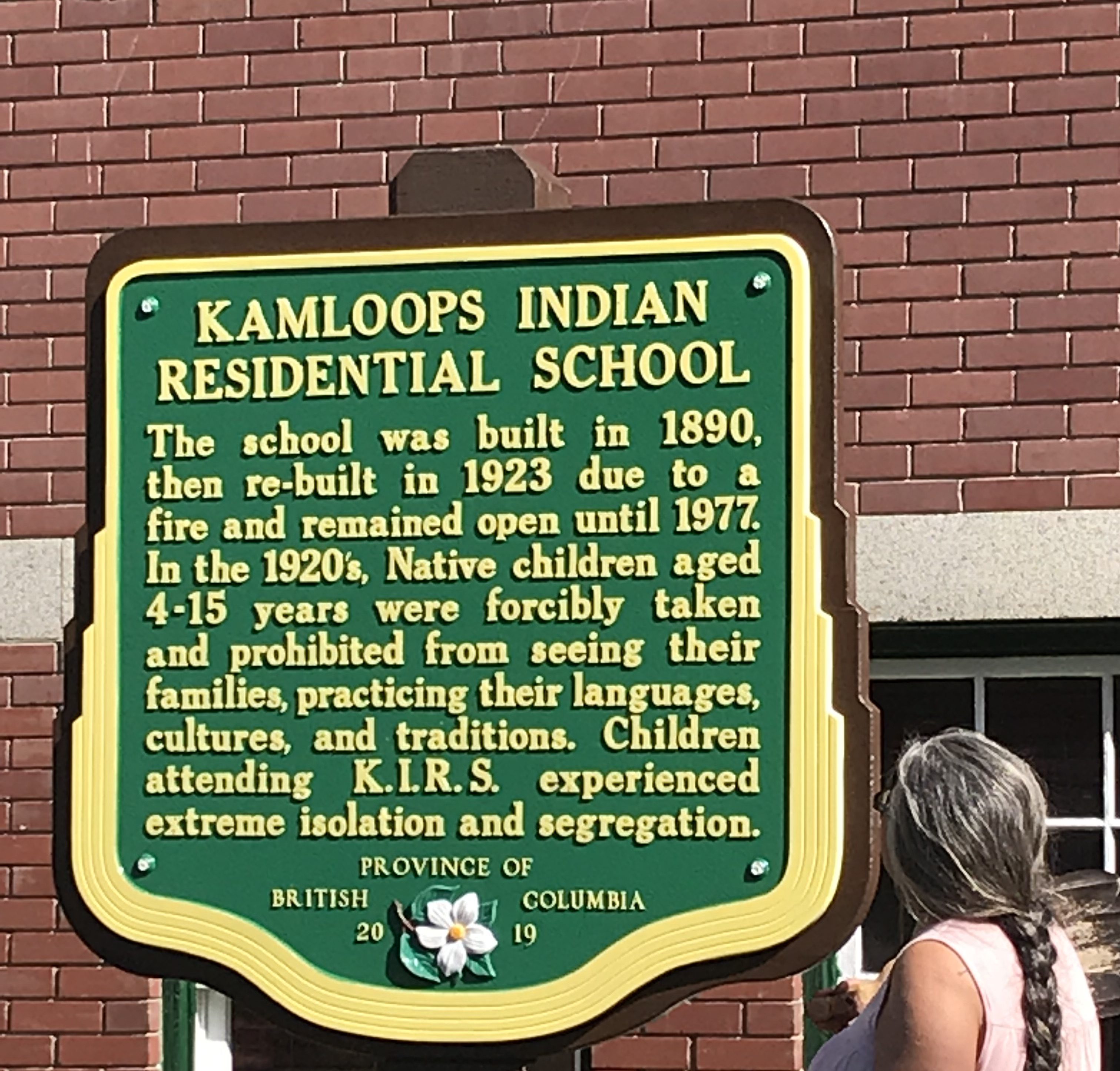 La fosse commune du pensionnat de Kamloops met au jour les crimes de la ...